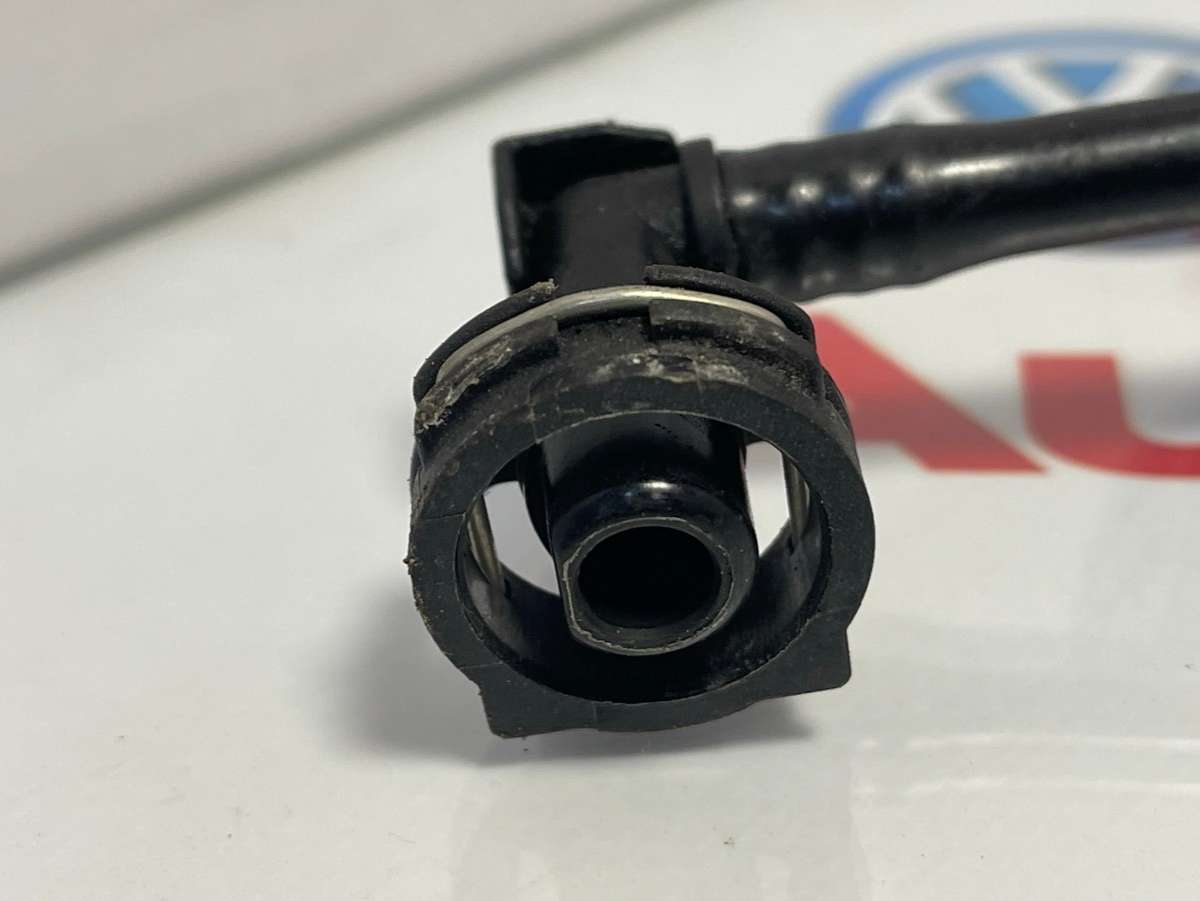 Трубка охлаждающей жидкости пластиковая Audi A8 D4 (S8) 2010-2017г ...