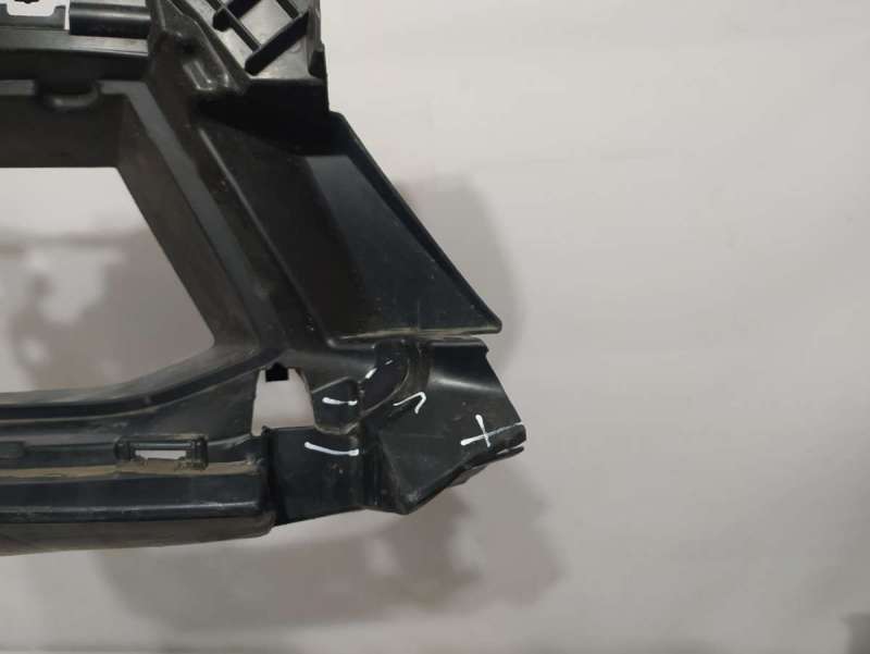 Кронштейн переднего бампера левый бу для BMW 5 G30 0000